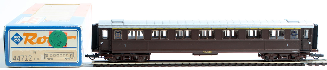 Consignment 44712 - Roco 44712 1st Class Passenger Coach