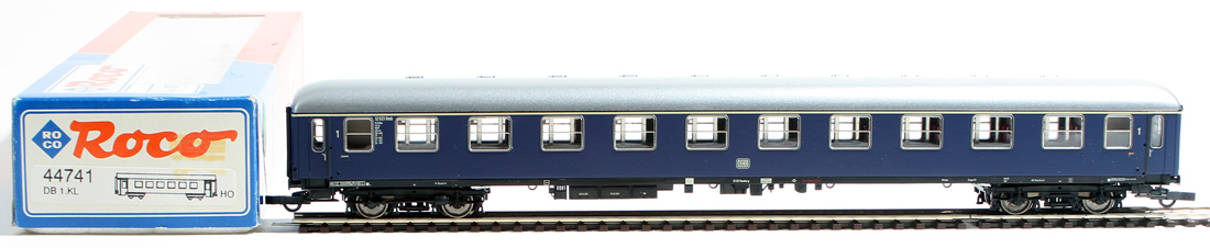 Consignment 44741 - Roco 44741 1st Class Passenger Coach