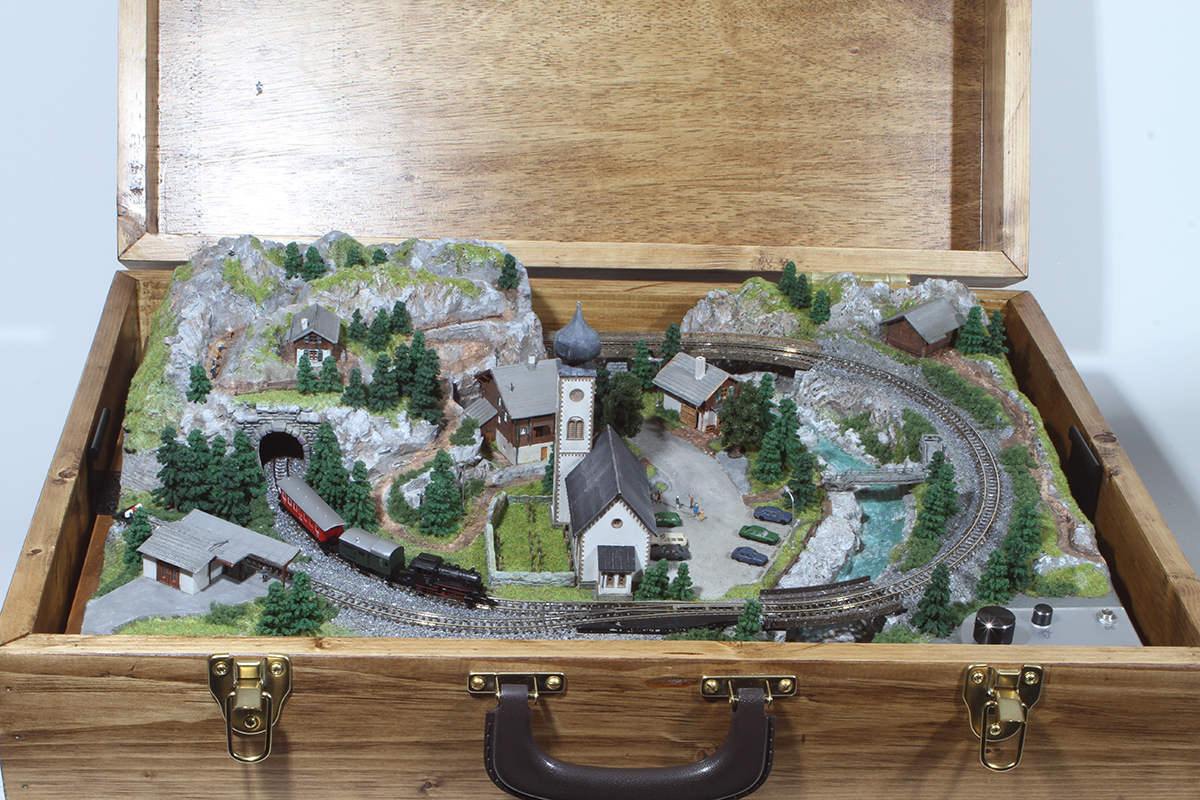 REI Models BC002 - Ramsau Custom Briefcase Layout