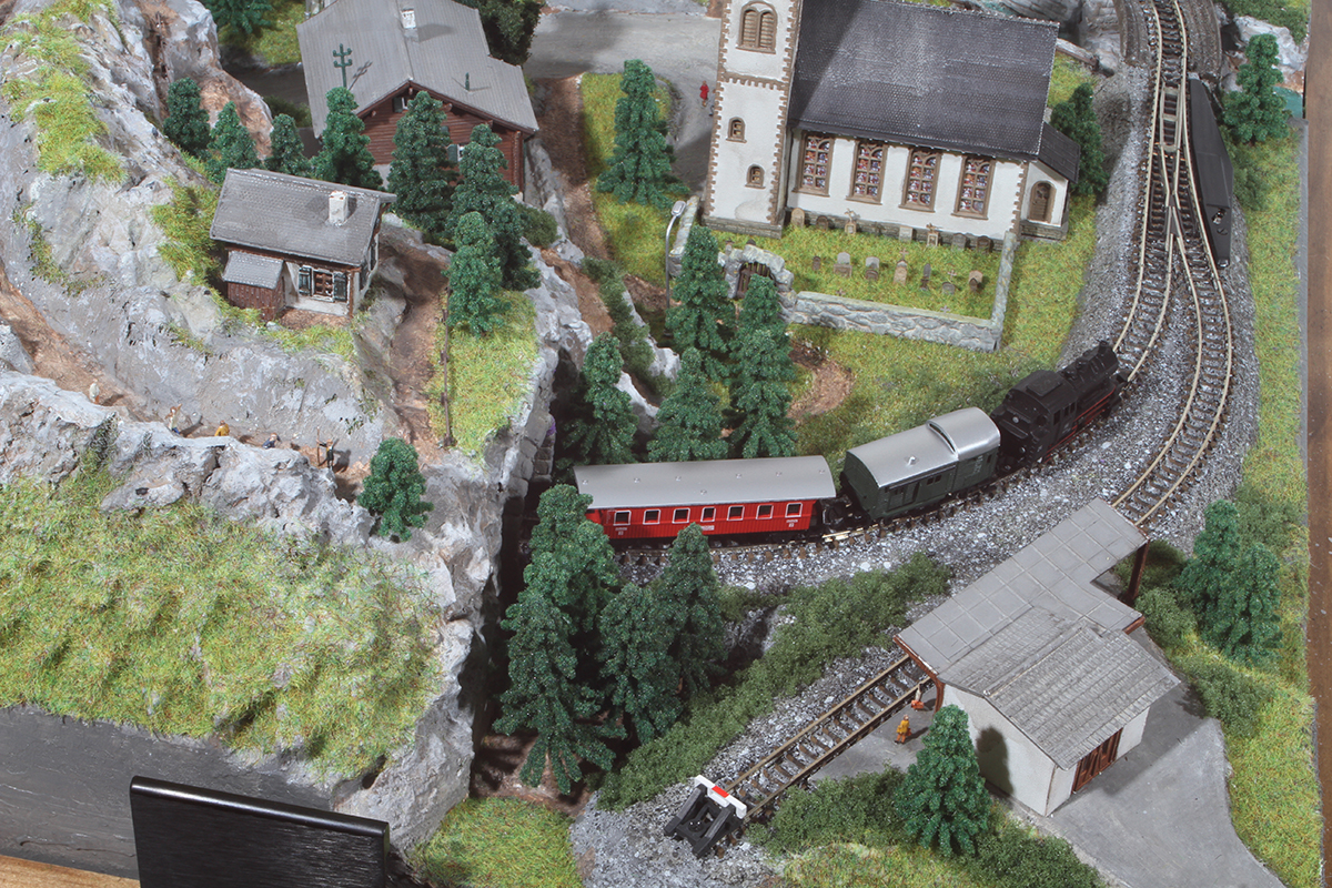 REI Models BC002 - Ramsau Custom Briefcase Layout