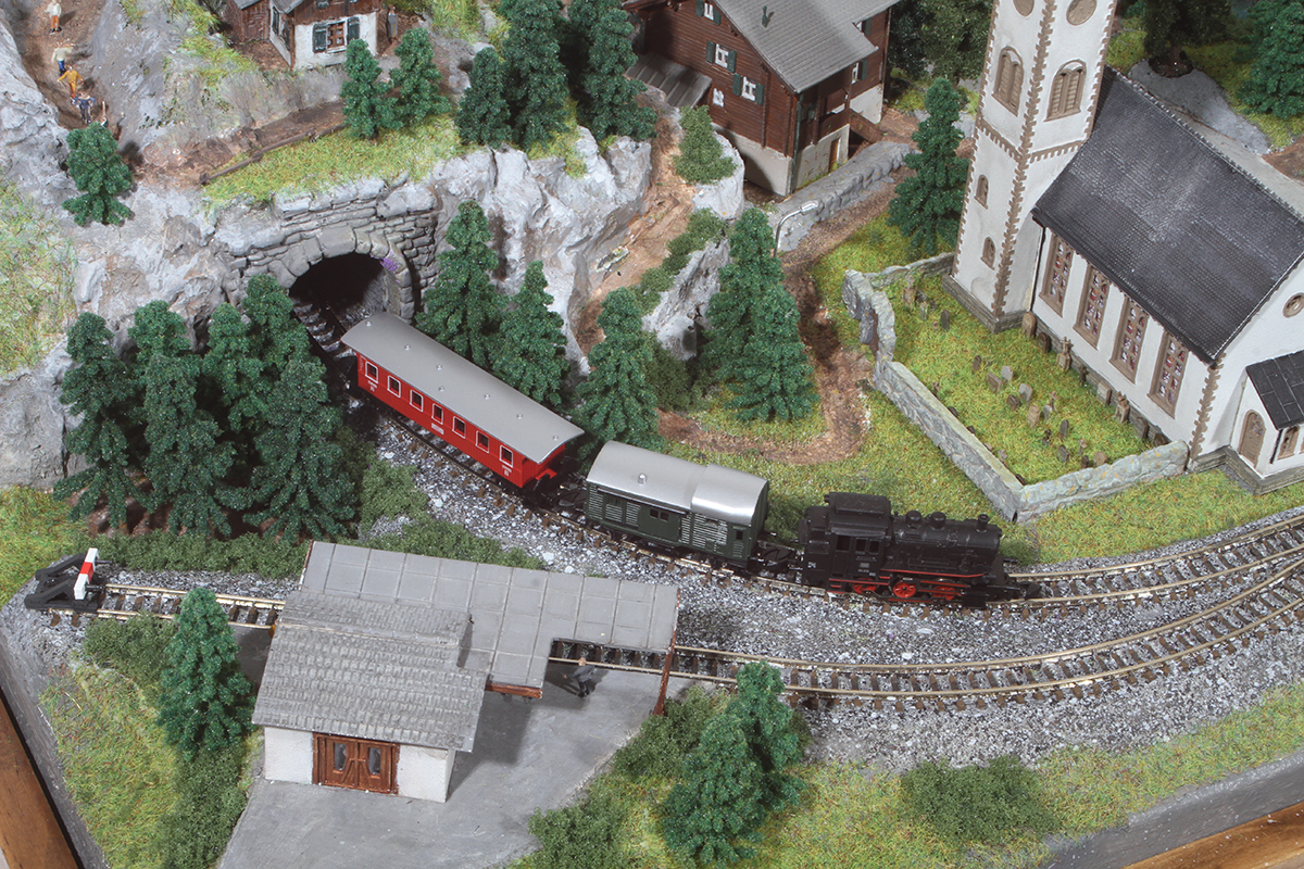 REI Models BC002 - Ramsau Custom Briefcase Layout