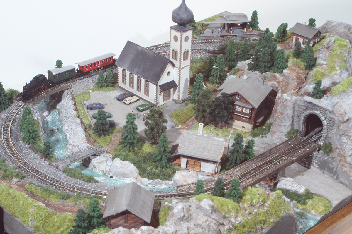 REI Models BC002 - Ramsau Custom Briefcase Layout